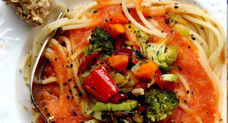 Fideos con Salsa de Tomate y Verduras – Famosa