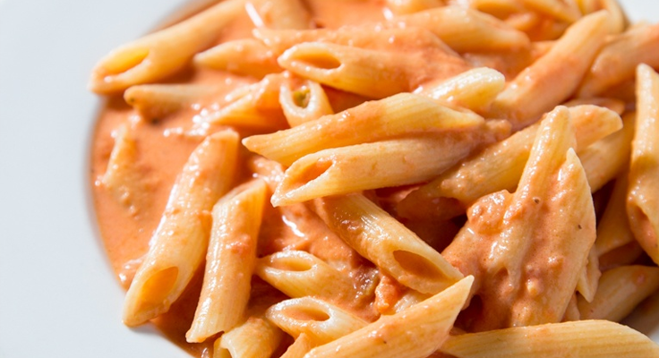 Fideos Con Salsa Rosa – Famosa
