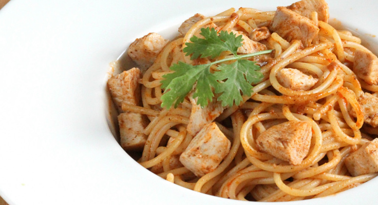 Fideos con Salsa de Pollo Picante – Famosa